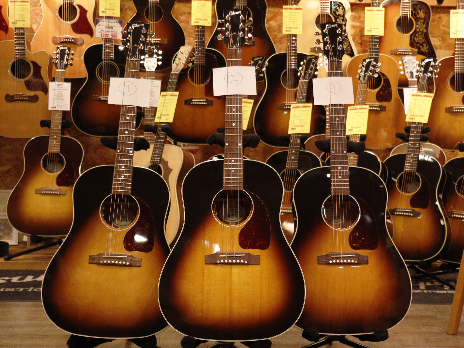 現行品 Gibson/J-45弾き比べ！！実際個体差どんなもんやねん～～（^ν^）☆ | イシバシ楽器スタッフブログ