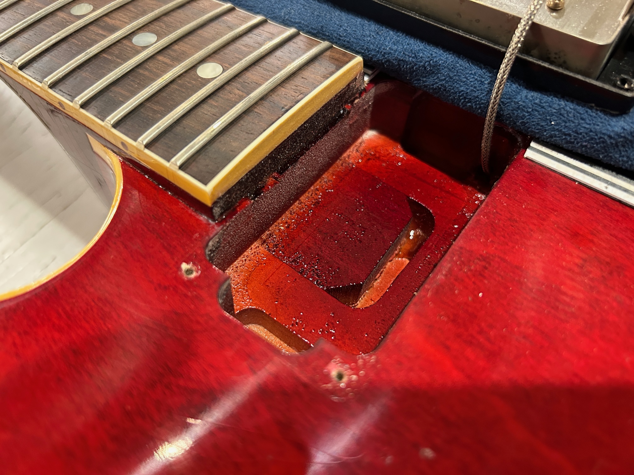 稀代の名器を紐解く。センターブロック変遷で追う、Gibson ES-335 のサウンドバリエーション | イシバシ楽器スタッフブログ