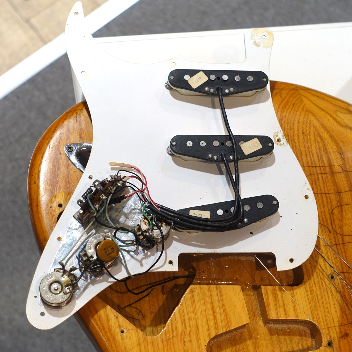 【中古】Fender / 1975 Stratocaster Modified Natural Maple Fingerboard【4.16kg】【S/N:691541】 | イシバシ楽器 ...