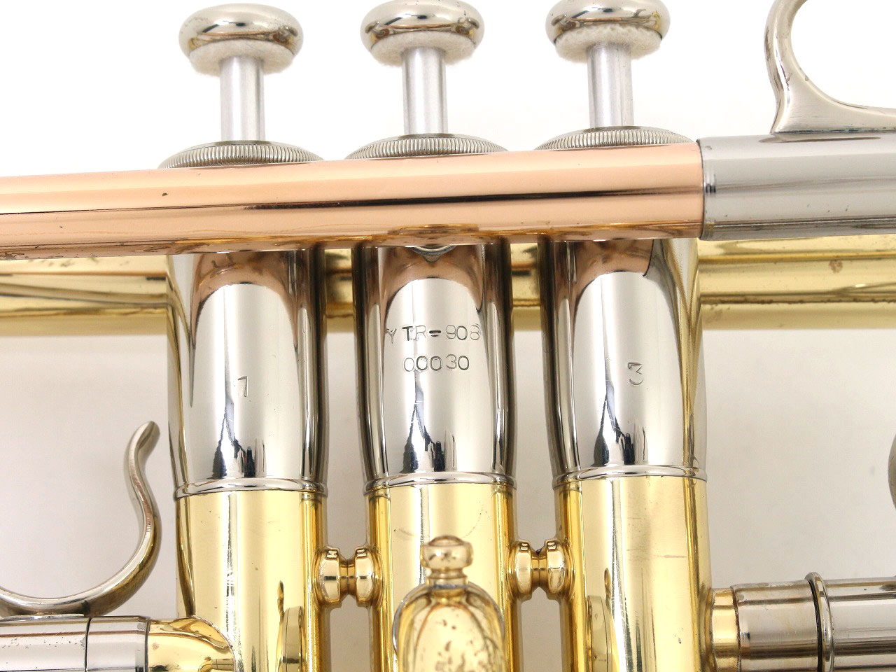 管楽器のモデル名はどこに明記されているのか